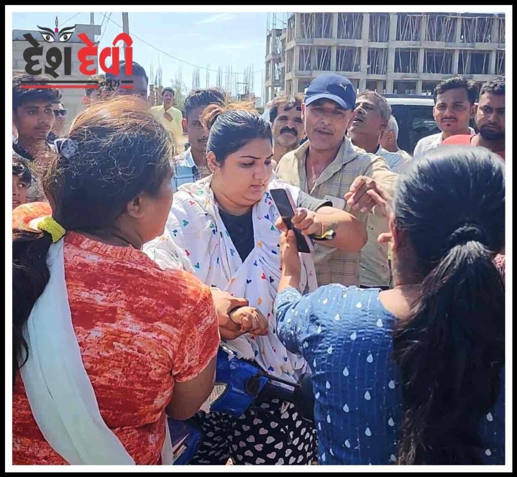 જામનગર "ગોલ્ડન સીટીમાં "ભાઈને મારા ખાતા જોઈ બહેન બની રણચંડી : જુવો મારામારીનો VIDEO - Desh Devi News